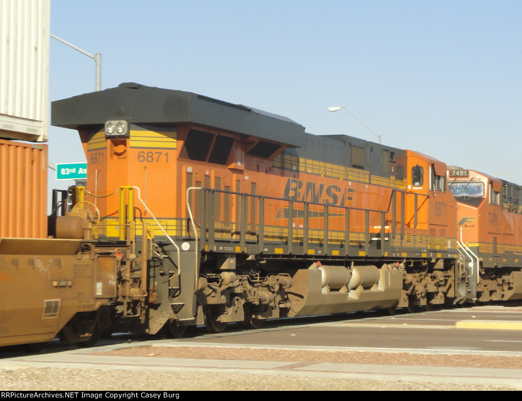 BNSF 6871